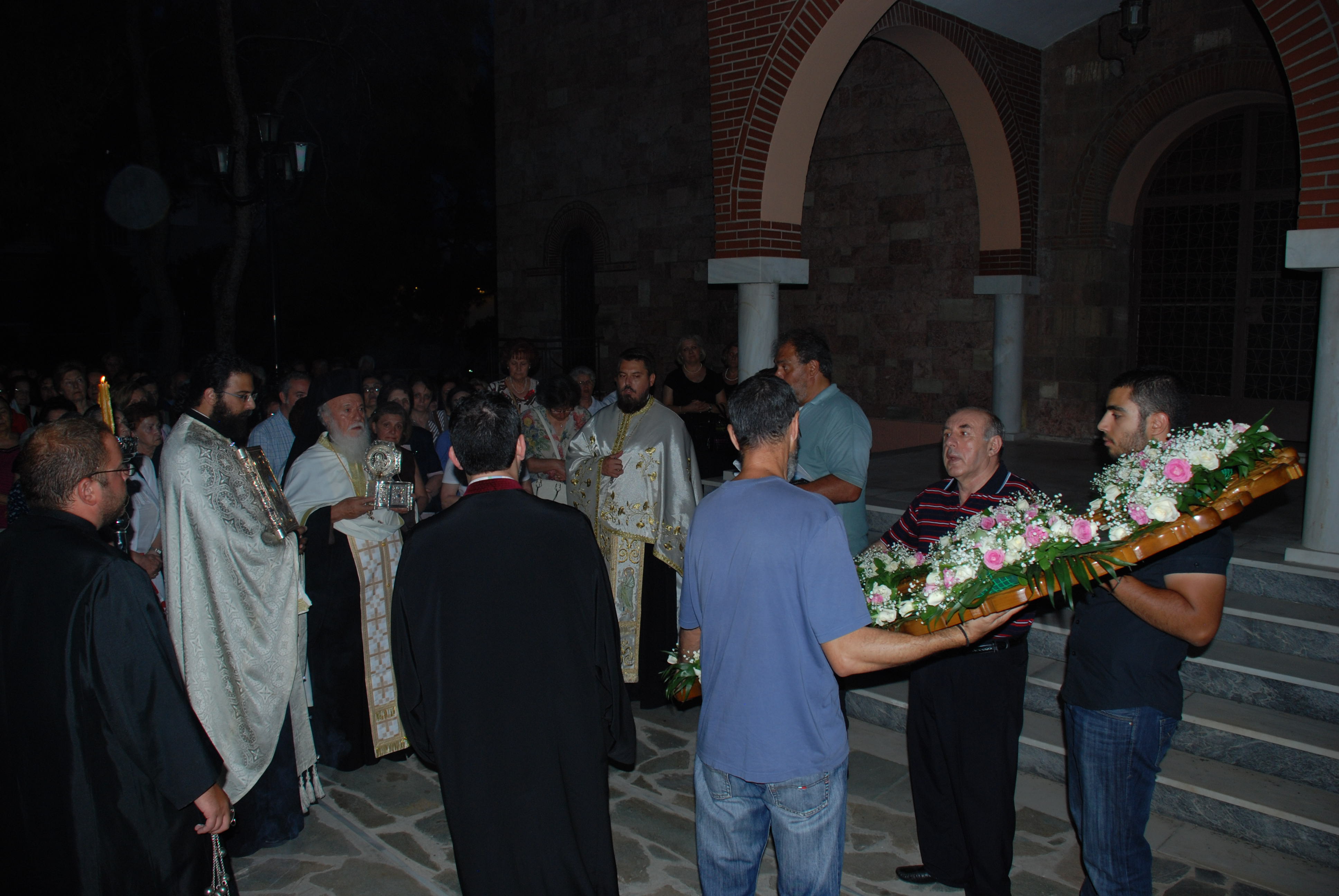 Με κατάνυξη ο Επερινός της Αγίας Παρασκευής στο Ν.Ψυχικό