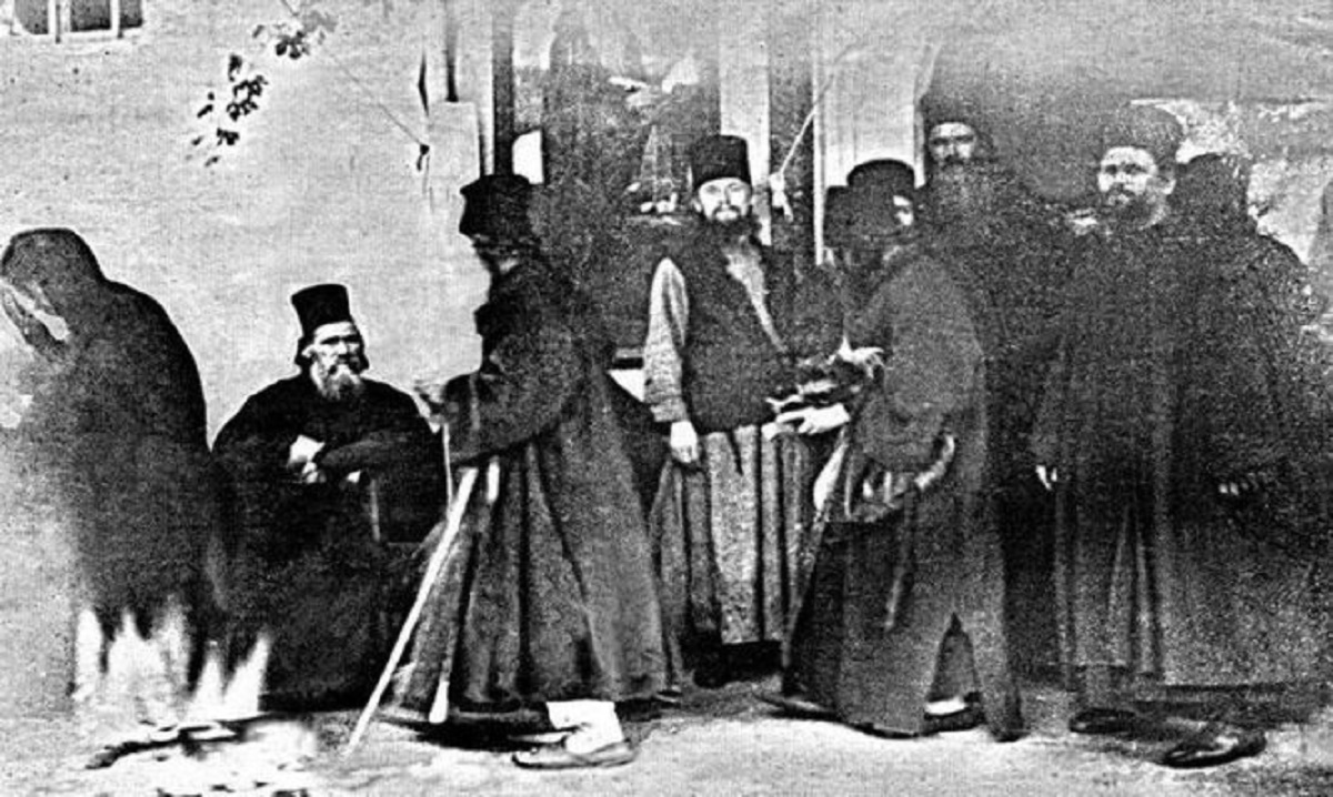 Απίστευτο: Φωτογράφισαν την Παναγία στο Άγιον Όρος | Dogma