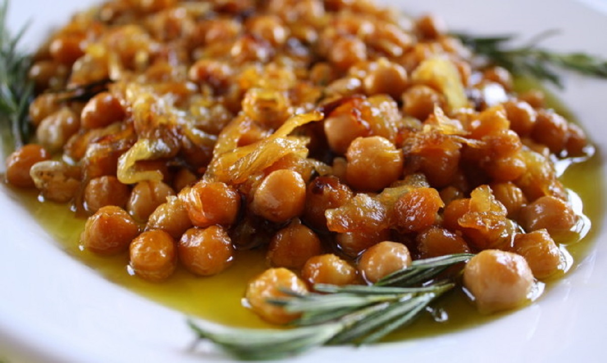 Μοναστηριακή συνταγή: Ρεβιθάδα στο φούρνο με σέλινο | Dogma