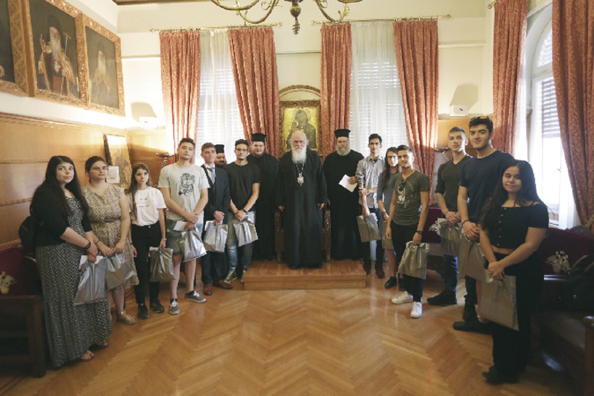 Υποτροφίες σε πρωτοετείς φοιτητές από τον Αρχιεπίσκοπο | Dogma