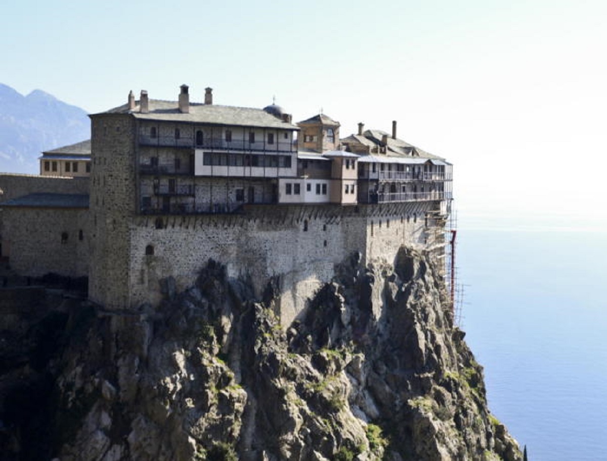Άγιο Όρος - Κορονοϊός: Έξι μονές σε καραντίνα – Νεκρός ένας μοναχός | Dogma