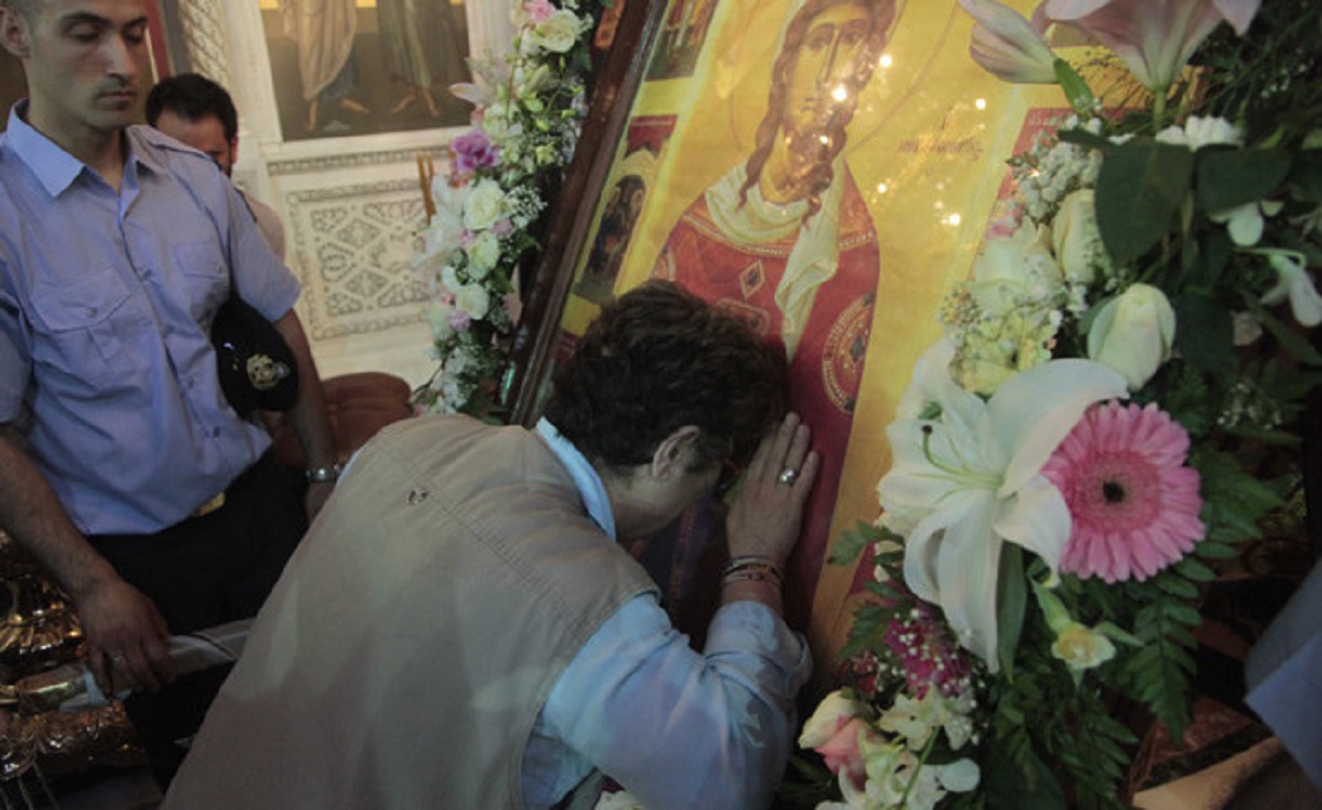 Πώς η Αγία Βαρβάρα θεράπευσε παράλυτη κοπέλα! | Dogma