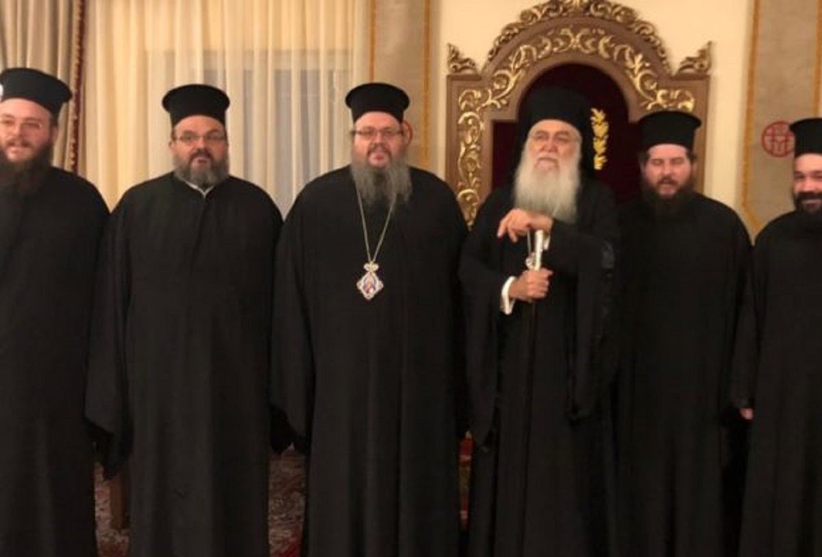 Στον εορτάζοντα Περιστερίου Κλήμη ο Λαρίσης Ιερώνυμος | Dogma