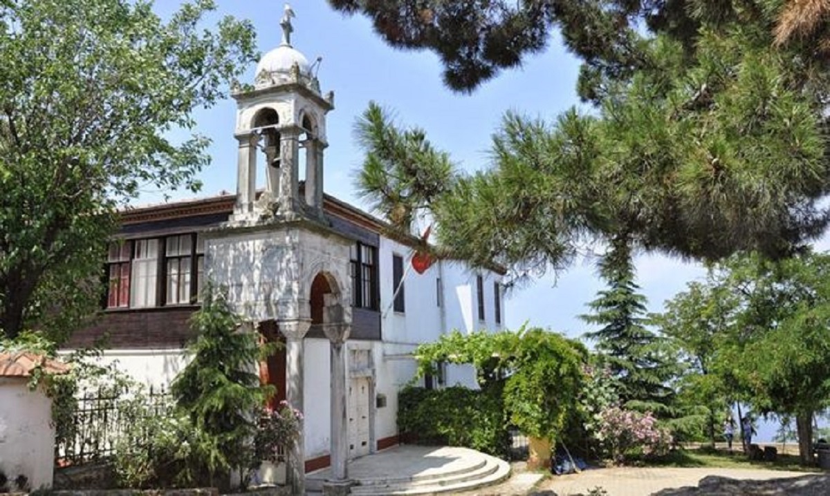 Αυτό είναι το μοναστήρι του Άη - Γιώργη όπου προσεύχονται Έλληνες και ...