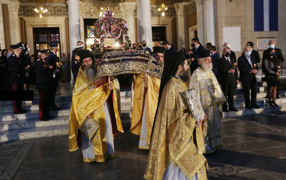 Η Ακολουθία του Επιταφίου στον Καθεδρικό Ι. Ναό Αθηνών | Dogma