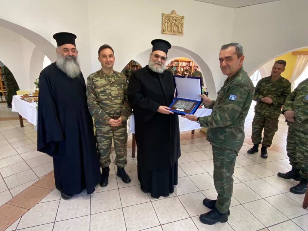 Το στρατόπεδο της ΕΛΔΥΚ στην Μαλούντα επισκέφθηκε ο Μητροπολίτης ...