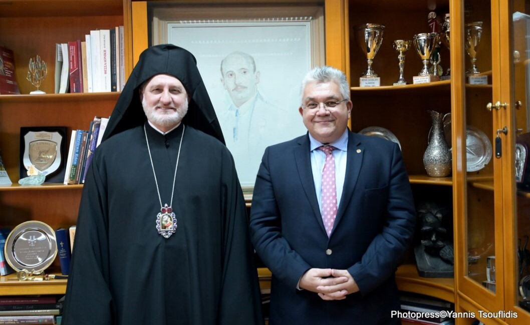 Τον Αρχιεπίσκοπο Αμερικής Ελπιδοφόρο συνάντησε ο Πρύτανης του Α.Π.Θ ...