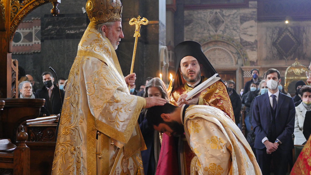 Χειροθεσία νέου Αρχιδιακόνου της Αρχιεπισκοπής Θυατείρων και Μεγάλης ...