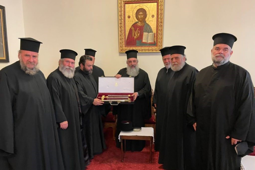 Στον Αρχιεπίσκοπο Κρήτης μέλη του Διοικητικού Συμβουλίου του Συνδέσμου ...
