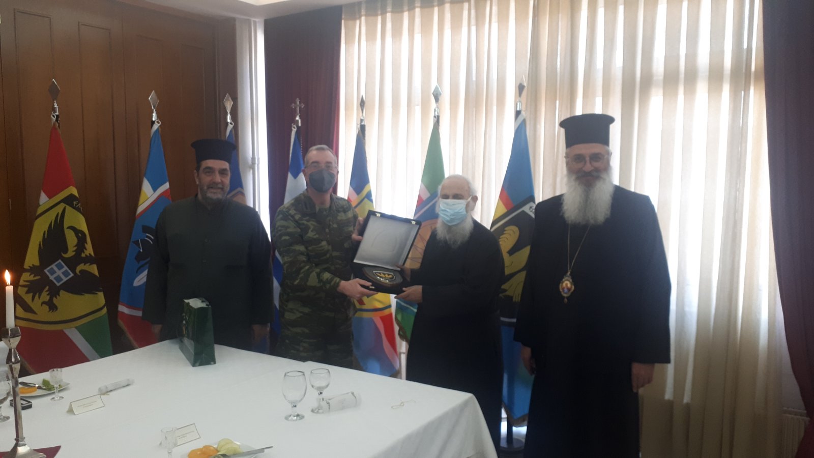 Βράβευση ιερέως π. Χρήστου Γέρμανλη από τον Διοικητή της 12ης Μ/Κ ...
