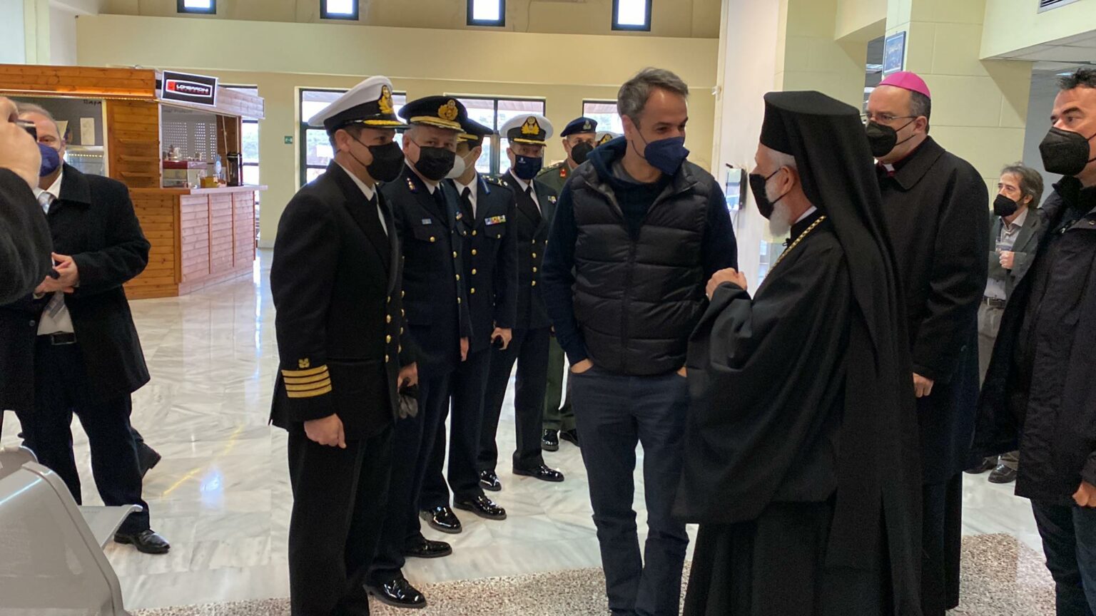 Ο Μητροπολίτης Δωρόθεος υποδέχθηκε τον Πρωθυπουργό στη Σύρο | Dogma