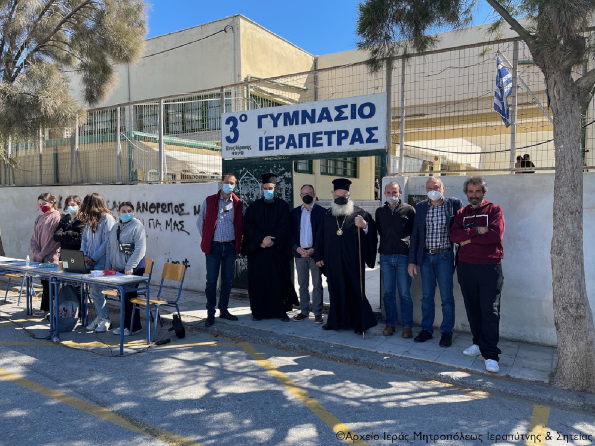 Ο Ιεραπύτνης στην εθελοντική αιμοδοσία του 3ου Γυμνασίου Ιεράπετρας | Dogma