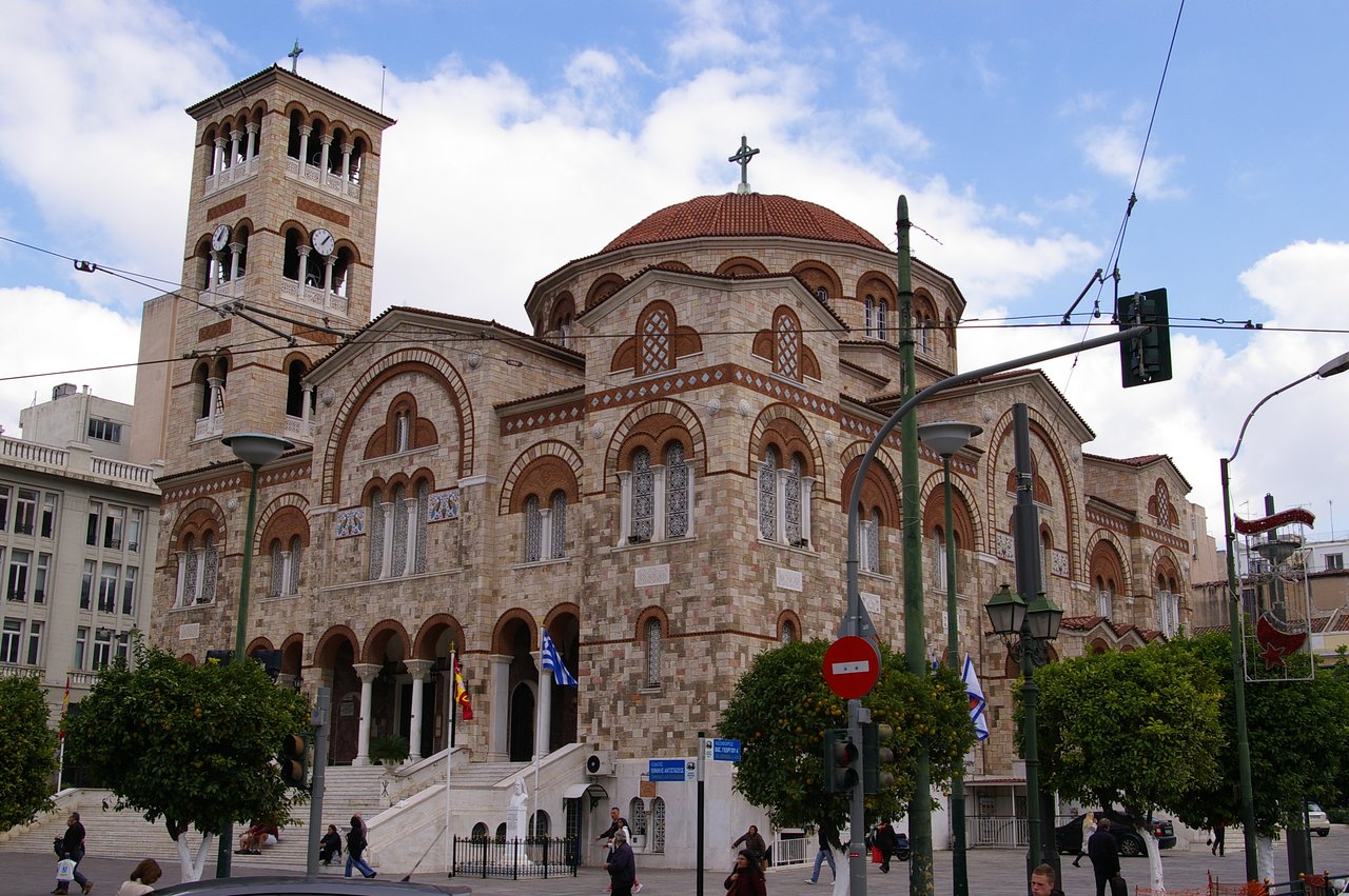Πασχαλινή φιλανθρωπική εξόρμηση στη Μητρόπολη Πειραιώς | Dogma