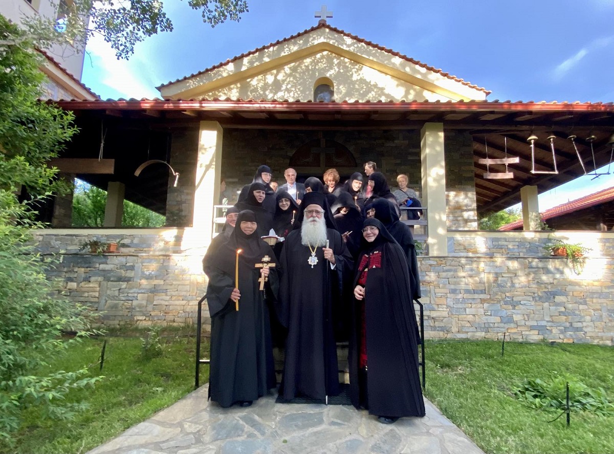 Ρασοφορία Μοναχής κινεζικής καταγωγής στην Ανατολή Αγιάς | Dogma