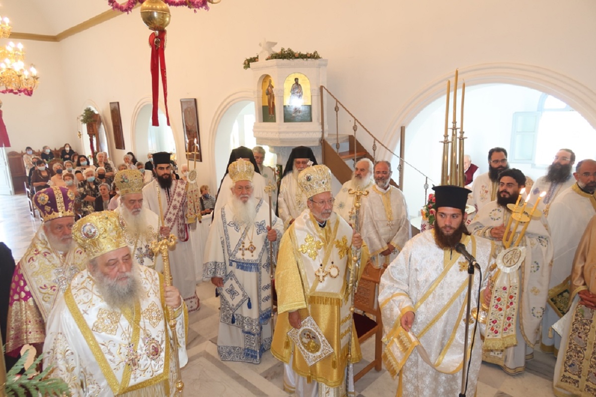 Πολυαρχιερατική Θεία Λειτουργία στη μνήμη του Αγίου Αθανασίου του ...