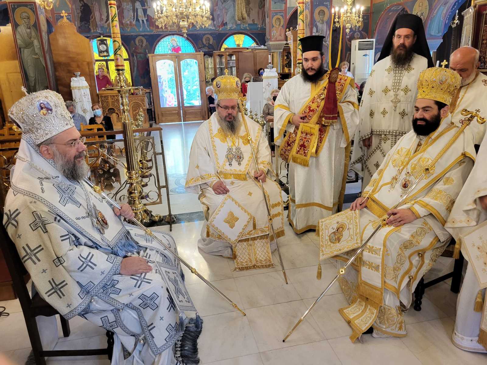 Αρχιερατικό Συλλείτουργο στον Ι. Ν. Αγίας Βαρβάρας Σαλαμίνα (ΦΩΤΟ) | Dogma