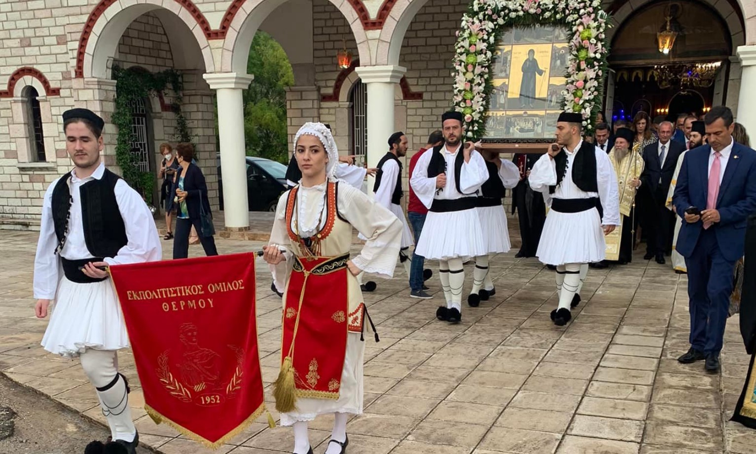 Λαμπρή λιτανεία στο Θέρμο για τον πολιούχο του Πατροκοσμά | Dogma