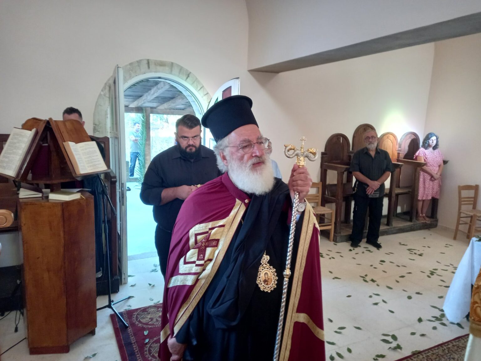 Θεία Λειτουργία εις Μνήμην του Αγίου Εθνοϊερομάρτυρα Χρυσόστομου ...