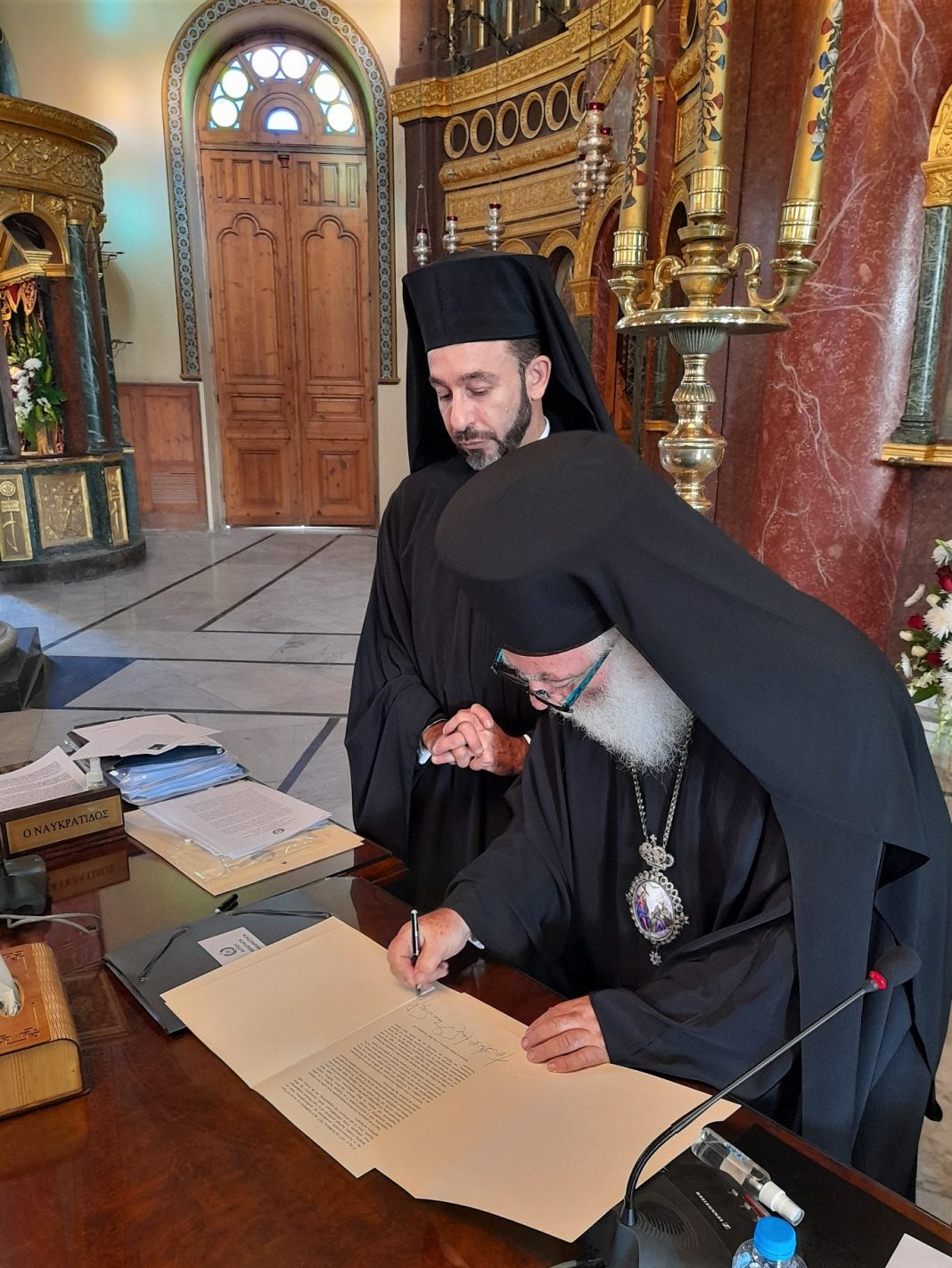 Ο Ναυκράτιδος Παντελεήμων για την ιστορική απόφαση του Πατριαρχείου ...
