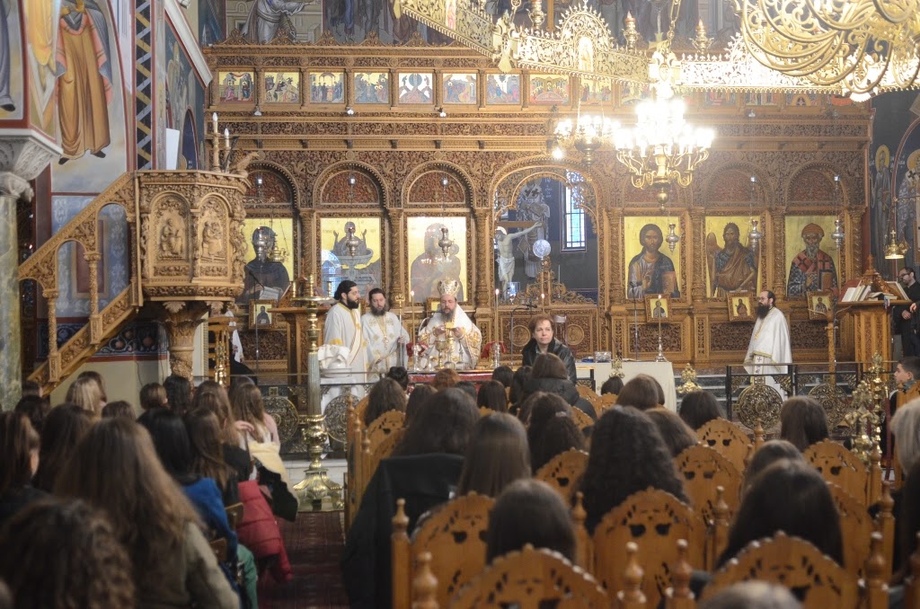 Η πρώτη υποδειγματική Θεία Λειτουργία για μαθητές από τον Αιτωλίας ...