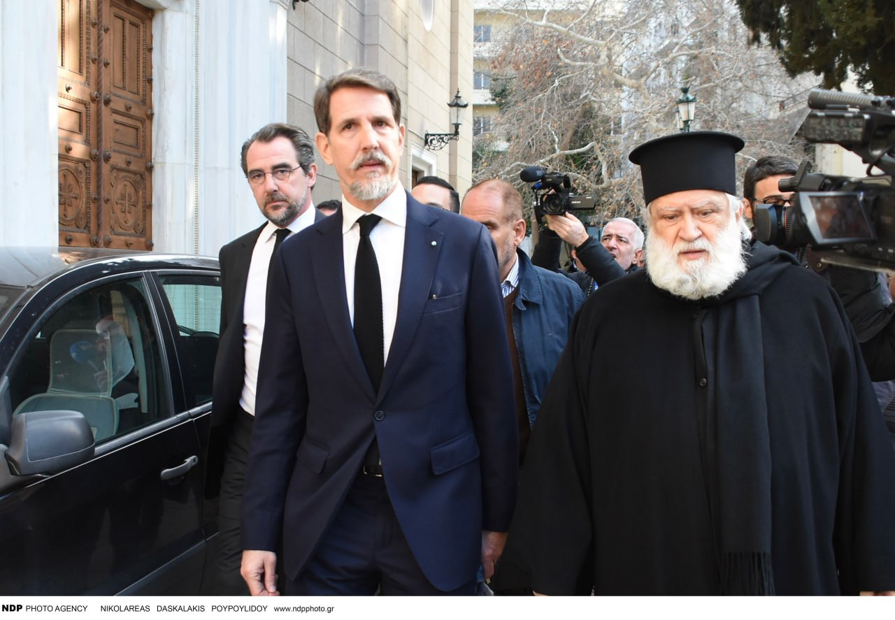 Τέως βασιλιάς Κωνσταντίνος: Τρισάγιο στο Α’ Νεκροταφείο σε στενό ...
