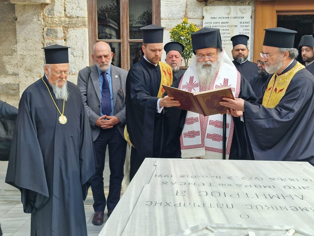 Φανάρι: Τρισάγιο στους τάφους των Πατριαρχών από τον Κύπρου Γεώργιο | Dogma