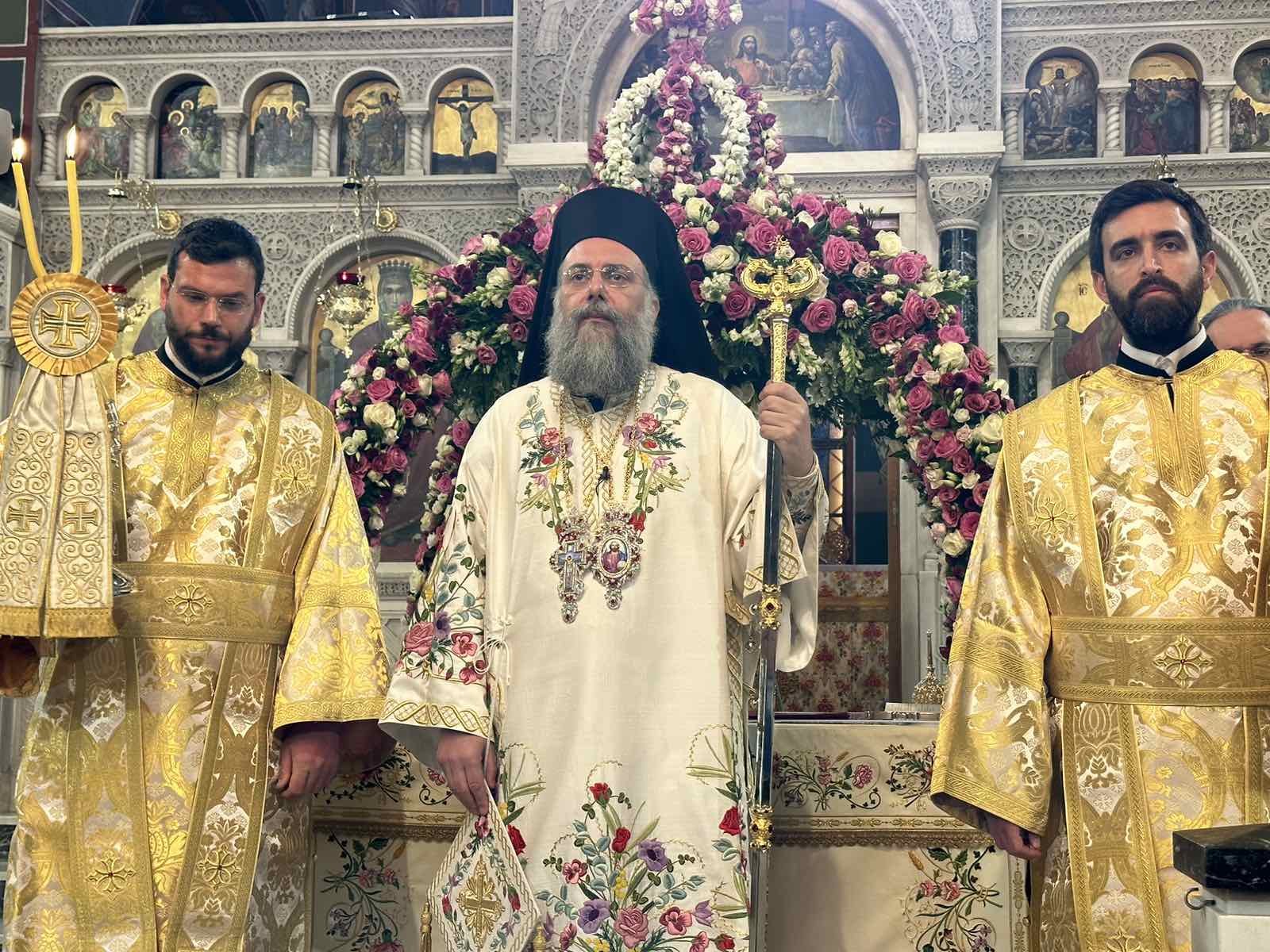 Η πρώτη Ανάσταση του Κυρίου στη Μητρόπολη Τρίκκης (ΦΩΤΟ) | Dogma