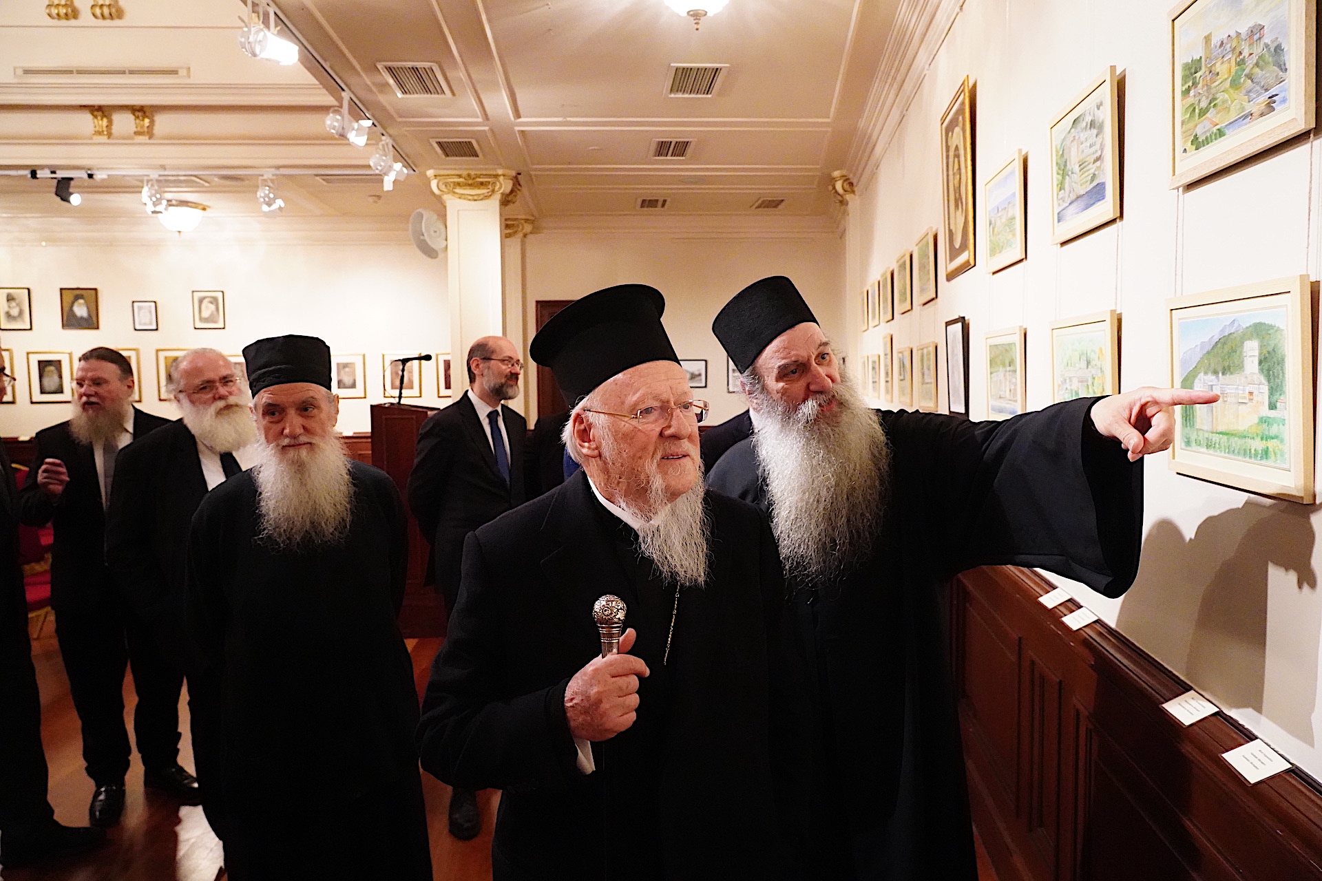 Ο Οικ. Πατριάρχης στην έκθεση ζωγραφικής του Αγιορείτου Ιερομονάχου ...