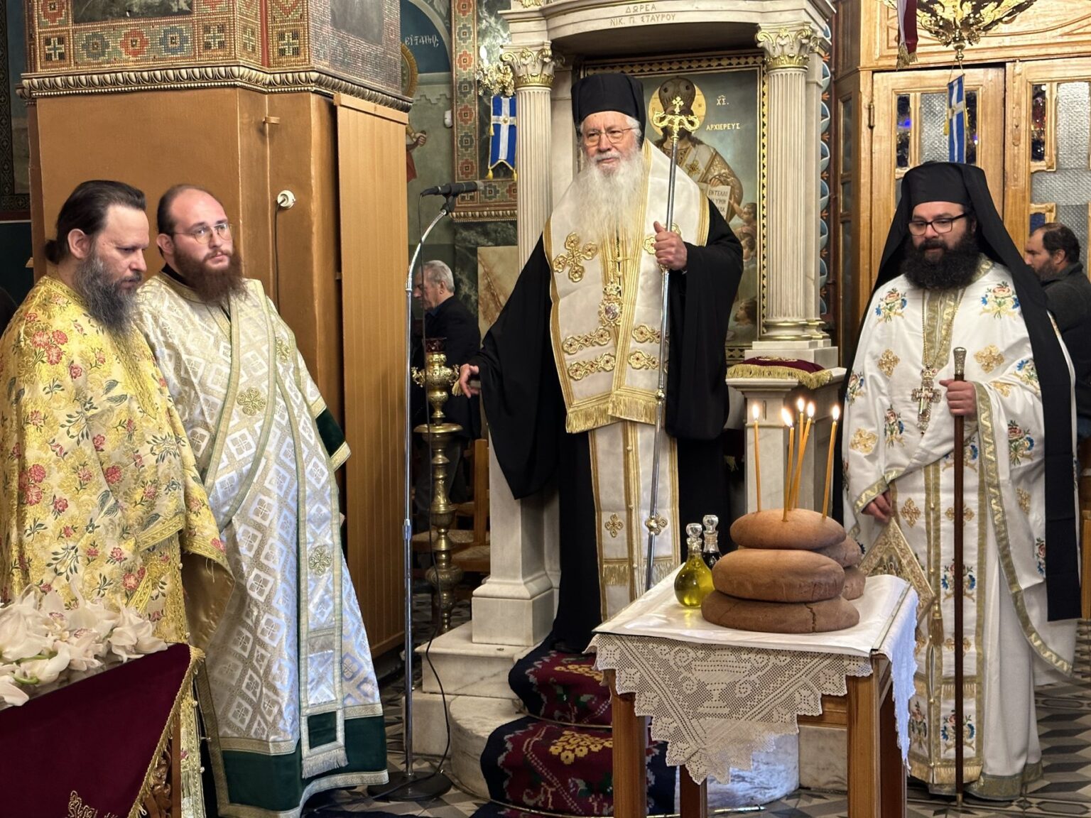 Ο Μητροπολίτης Θηβών στον Ι. Ν. Αγ. Γεωργίου στην Αράχωβα | Dogma