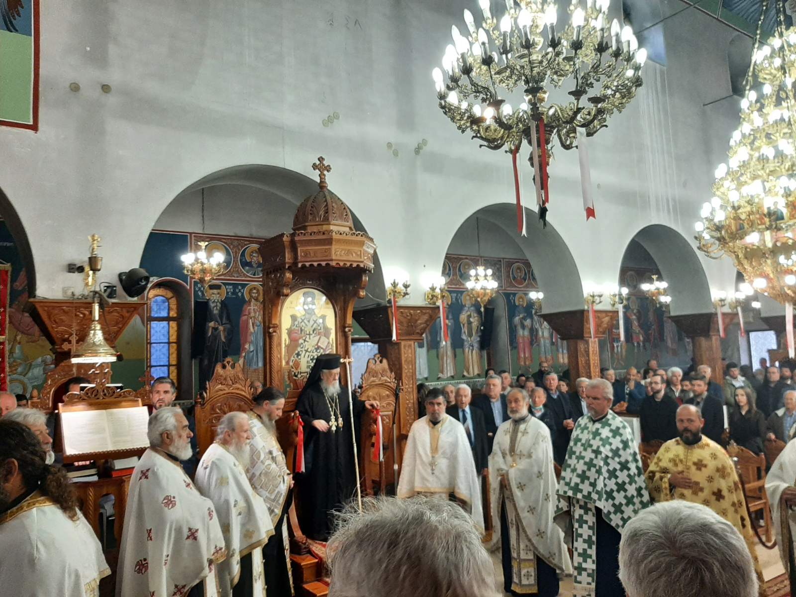 Ο Εσπερινός του Αγίου Δονάτου στη Μητρόπολη Παραμυθίας | Dogma