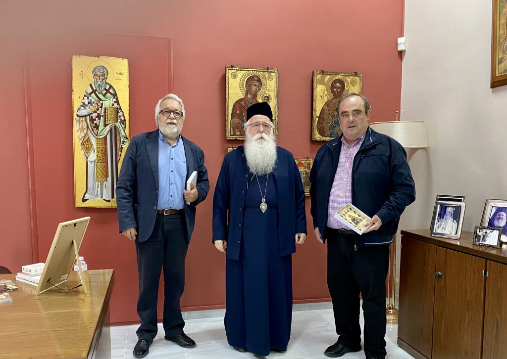 Ο Δημητριάδος Ιγνάτιος με μέλη της Ένωσης Συντακτών | Dogma