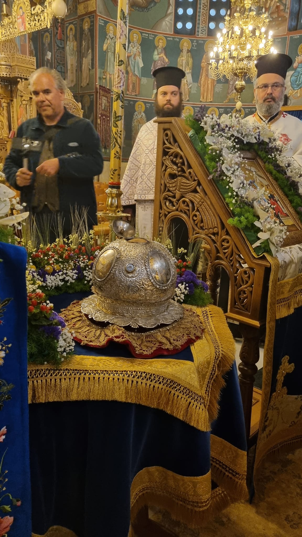 Επέστρεψε η Τ. Κάρα του Αγ. Κωνσταντίνου του Υδραίου στην Ύδρα | Dogma