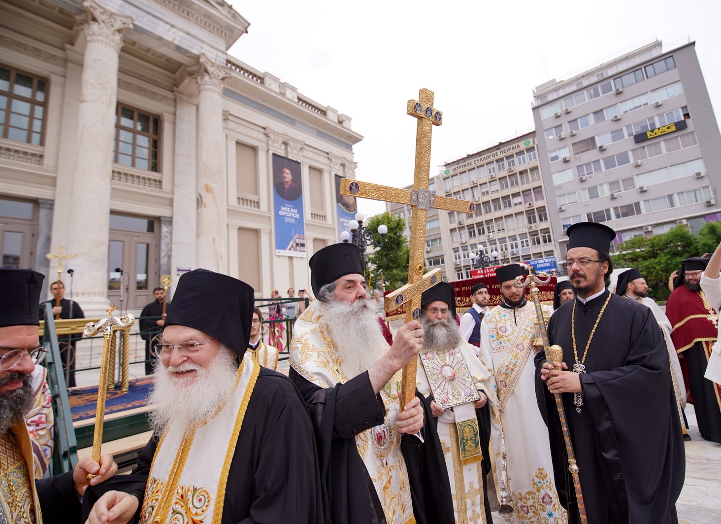 Λαμπρή υποδοχή αντιγράφου του Σταυρού του Μ. Κωνσταντίνου και Τ. Ξύλου ...