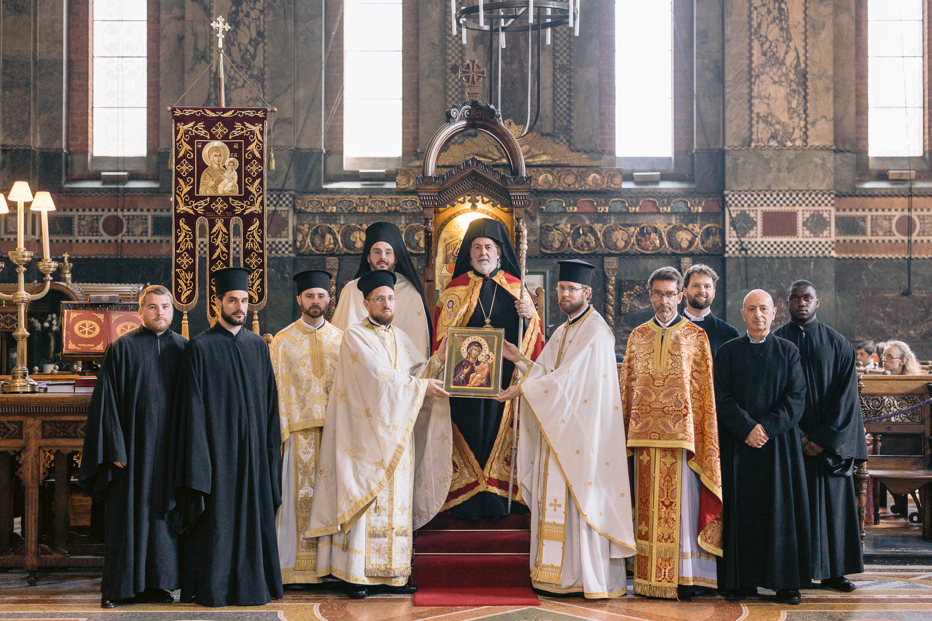Χοροστασία του Αρχιεπισκόπου Θυατείρων στον Καθεδρικό Ι. Ναό της του ...