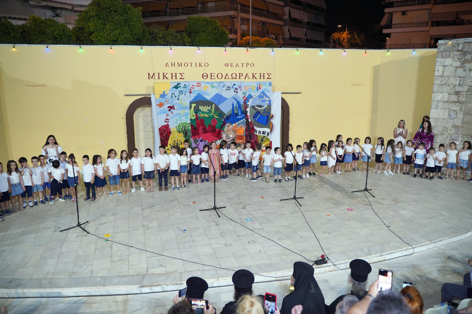 Ελπίδα και χαμόγελα πρόσφεραν τα παιδιά του Παιδικού Σταθμού και του ...