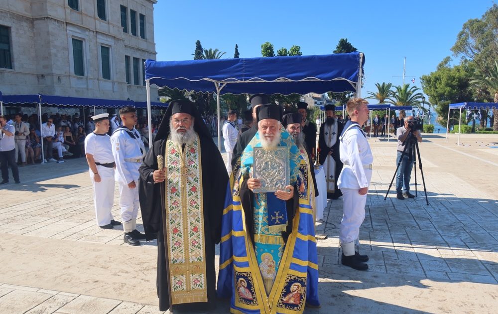 Ο Σύρου Δωρόθεος στην ορκωμοσία Νέων Σημαιοφόρων του Πολεμικού Ναυτικού ...