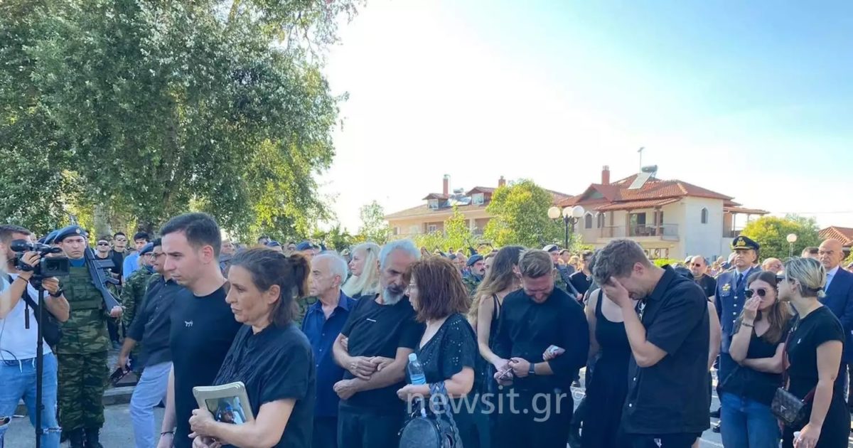 Αθάνατος - Το τελευταίο αντίο στον πιλότο Περικλή Στεφανίδη που έπεσε ...