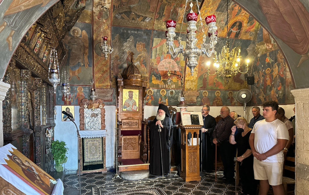 Παράκληση στην Παναγία στην ιστορική Ι.Μ Παναγίας Φανερωμένης ...