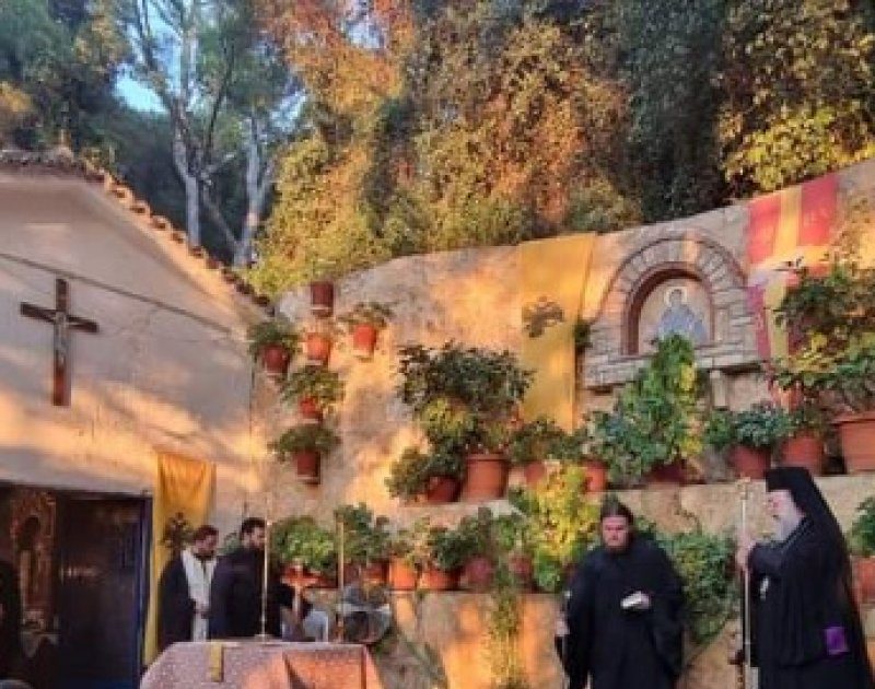 Ιερά Παράκληση στο Ι. Παρεκκλήσιο Παναγίας Χελιδονούς Κηφισιάς | Dogma