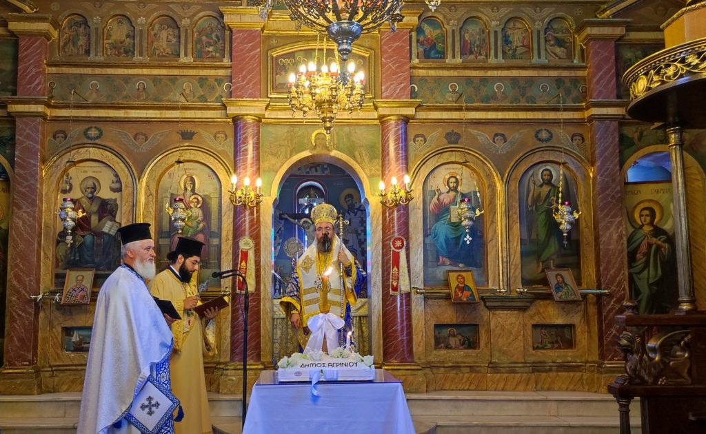 Αρχιερατικό Μνημόσυνο στα Καλύβια για τους 59 Έλληνες Πατριώτες που ...