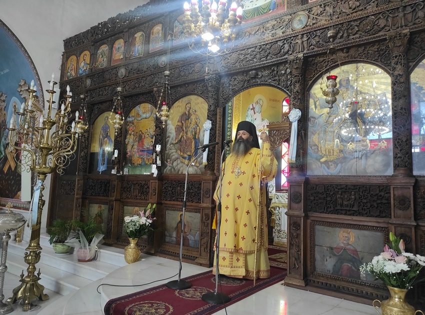 Αρχιερατική Θεία Λειτουργία στον Ι. Ν. Κοιμήσεως Θεοτόκου Ζευγολατείου ...