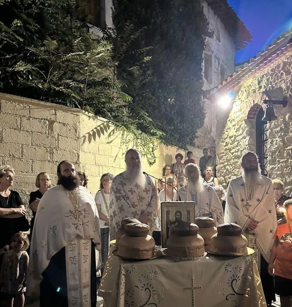 Εσπερινός στο Παρεκκλήσιο του Αγίου Ιωάννου Προδρόμου στον Ι. Ν. Αγίου ...