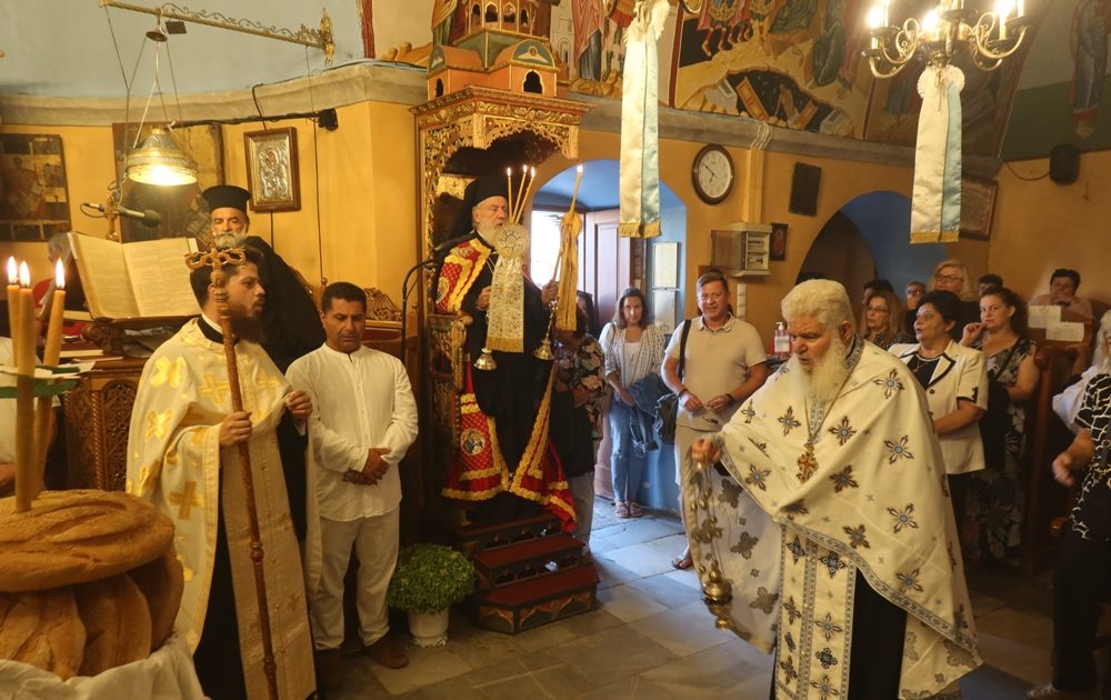 Ο Σύρου Δωροθέου Β' στη Σίκινο για την Ύψωση του Τιμίου Σταυρού | Dogma