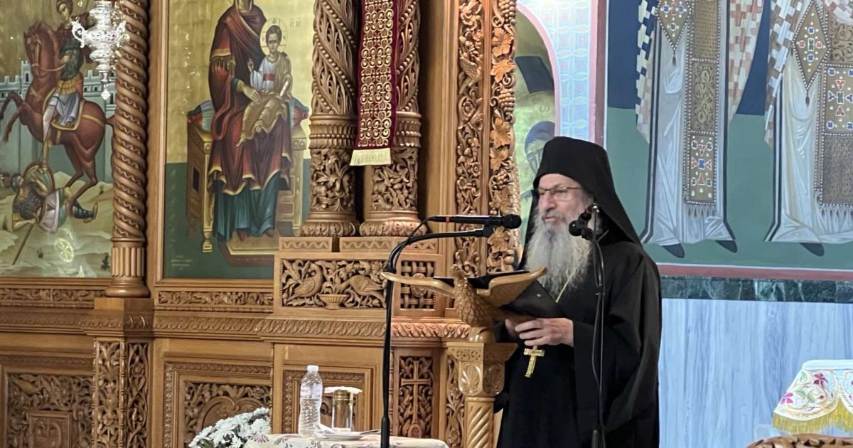Ο Καθηγούμενος π. Ελισσαίος Σιμωνοπετρίτης στην Παναγία την ...