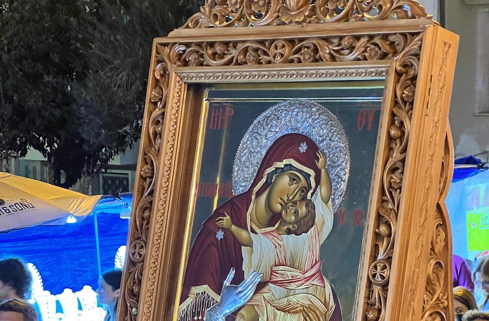 Με λαμπρότητα η Λιτανεία στην Παναγία την Παρηγορητρια στο Βύρωνα | Dogma