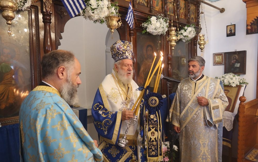 Στη Μύκονο για την εορτή του Αγίου Λουκά ο Σύρου Δωρόθεος | Dogma