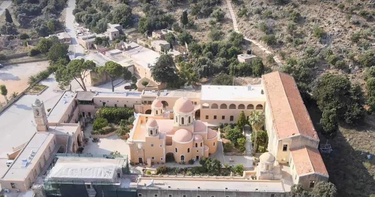 Αγία Τριάδα Τζαγκαρόλων: Η άγνωστη αλλά ιστορική Μονή στην Κρήτη ...