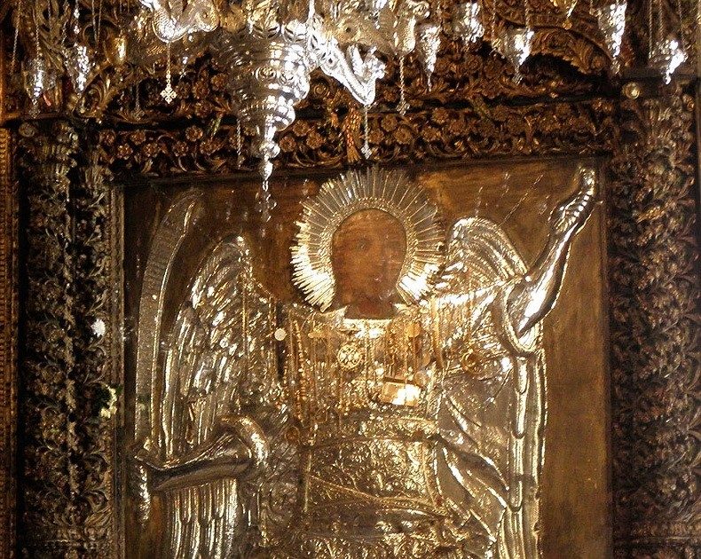 Τα μπουκάλια και οι σκούπες στον Αρχάγγελο Μιχαήλ τον Πανορμίτη, στη ...