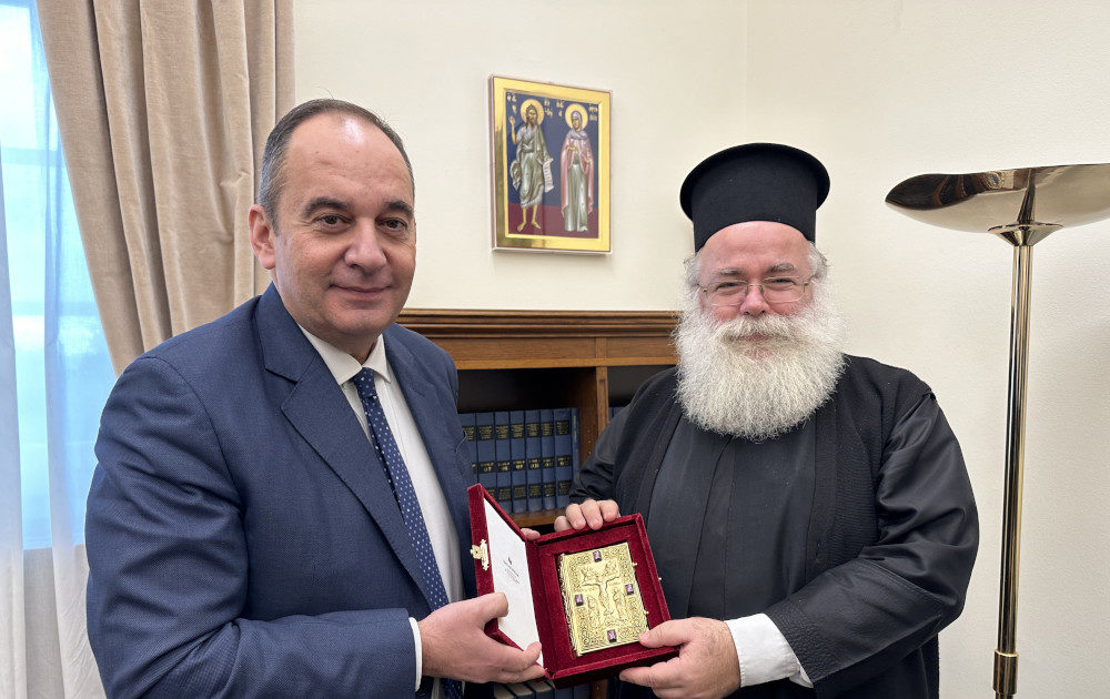 Ο Ιεραπύτνης Κύριλλος στον Α´ Αντιπρόεδρο της Βουλής | Dogma