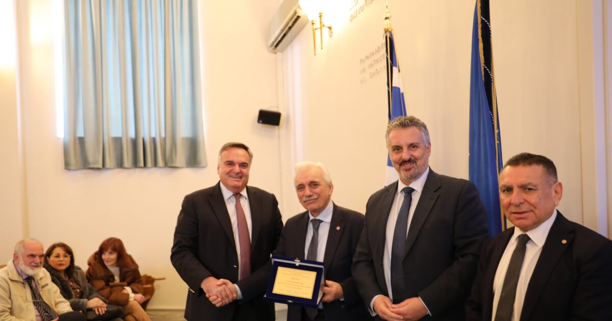Ο Ελληνικός Ερυθρός Σταυρός βραβεύτηκε από το Γενικό Αντικαρκινικό ...